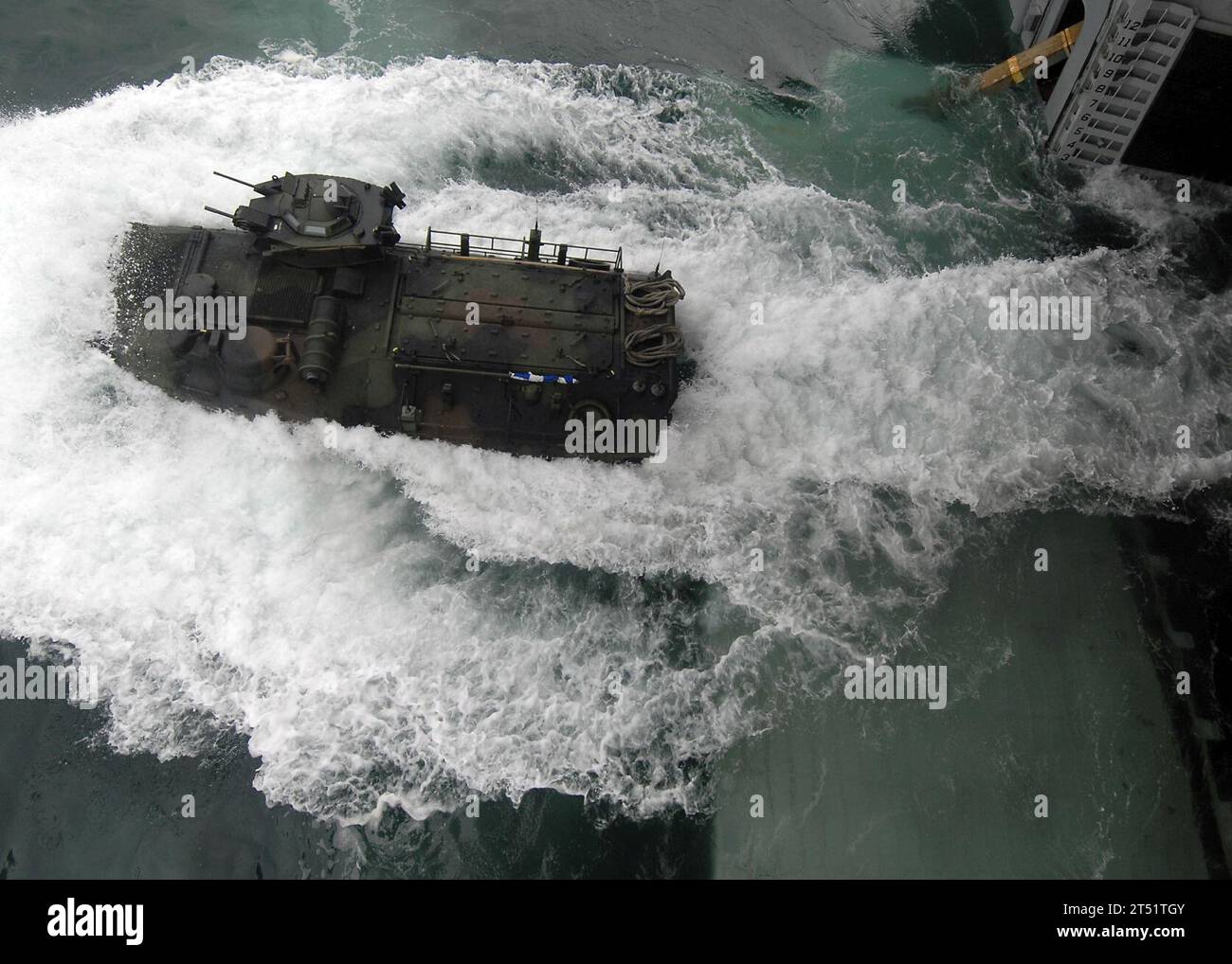 1007078283S-119 PACIFIC OCEAN (July 7, 2010) An amphibious assault ...