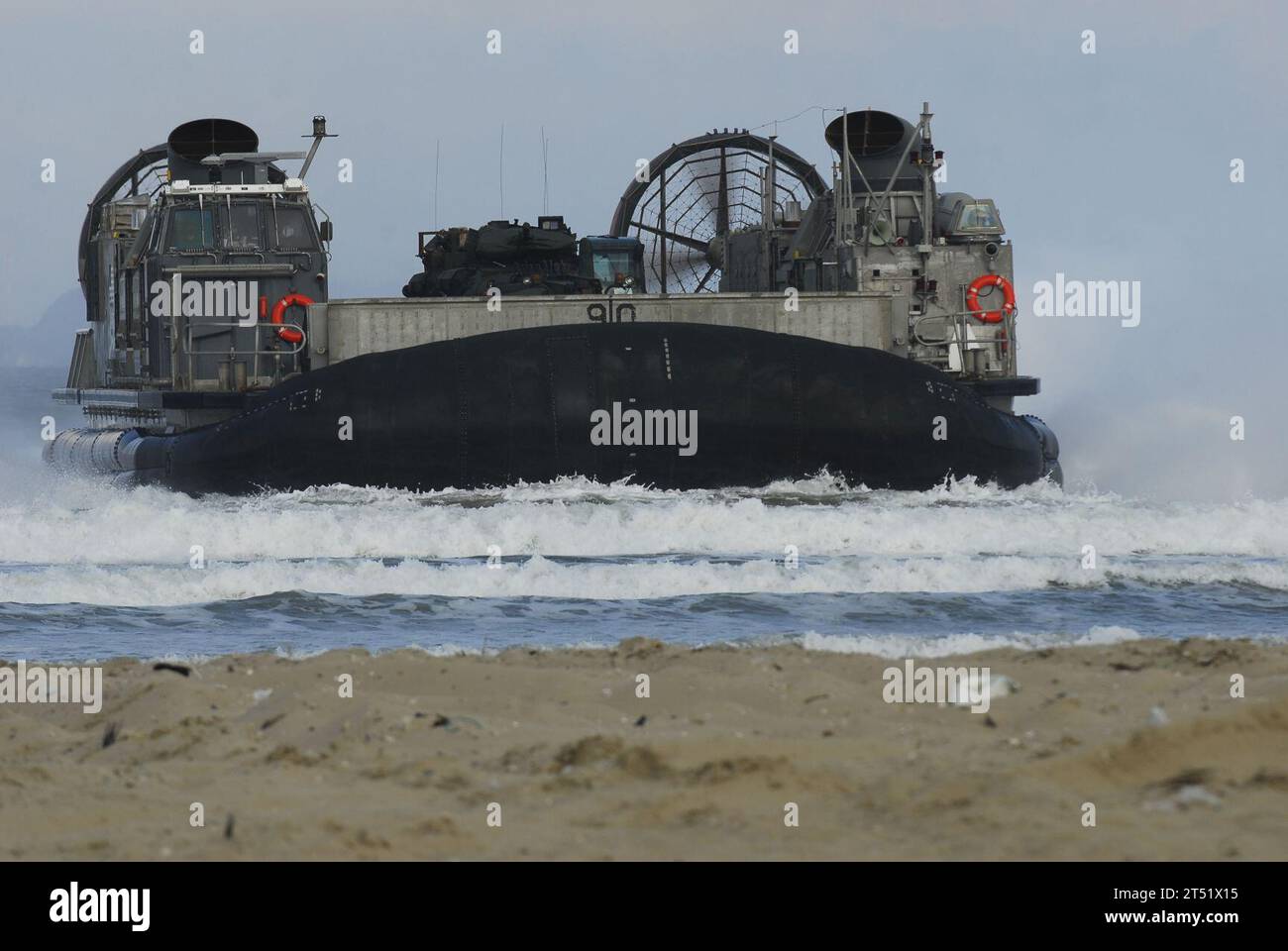 0711110120A-085 PO HANG, Korea (Nov. 11, 2007) Landing Craft Air ...