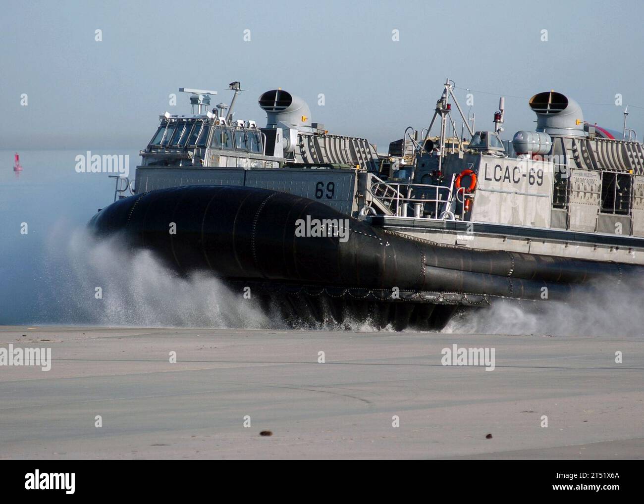1003063165S-028 VIRGINIA BEACH, Va. (March 6, 2010) A landing craft air ...