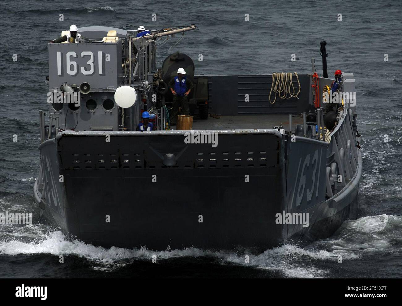 0910050807W-207 MANILA BAY, Philippines (Oct. 5, 2009) Landing Craft ...