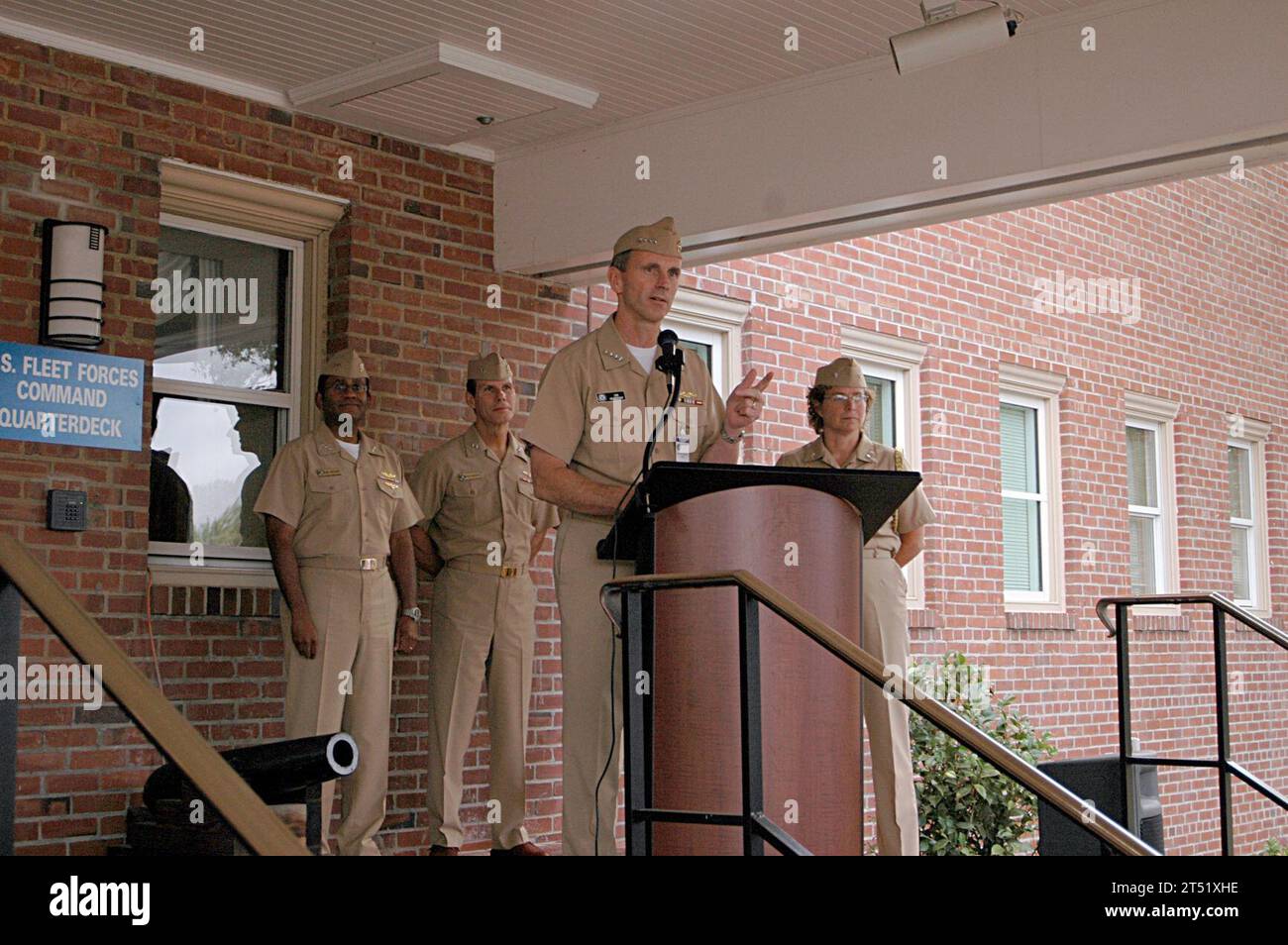 Adm jonathan greenert commander u s hi-res stock photography and images ...