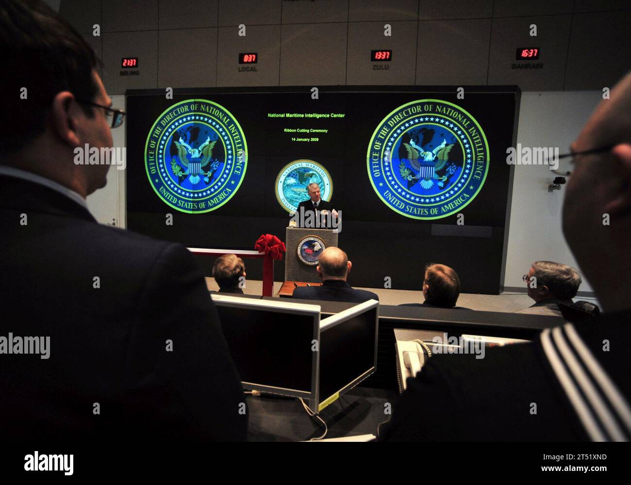 0901148273J-008 SUITLAND, MD (Jan. 14, 2009) Chief of Naval Operations ...