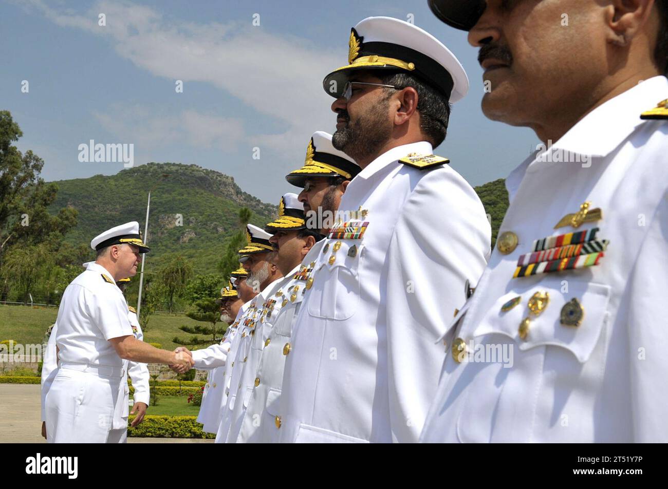 0908208273J-078 ISLAMABAD (Aug. 20, 2009) Chief of Naval Operations ...