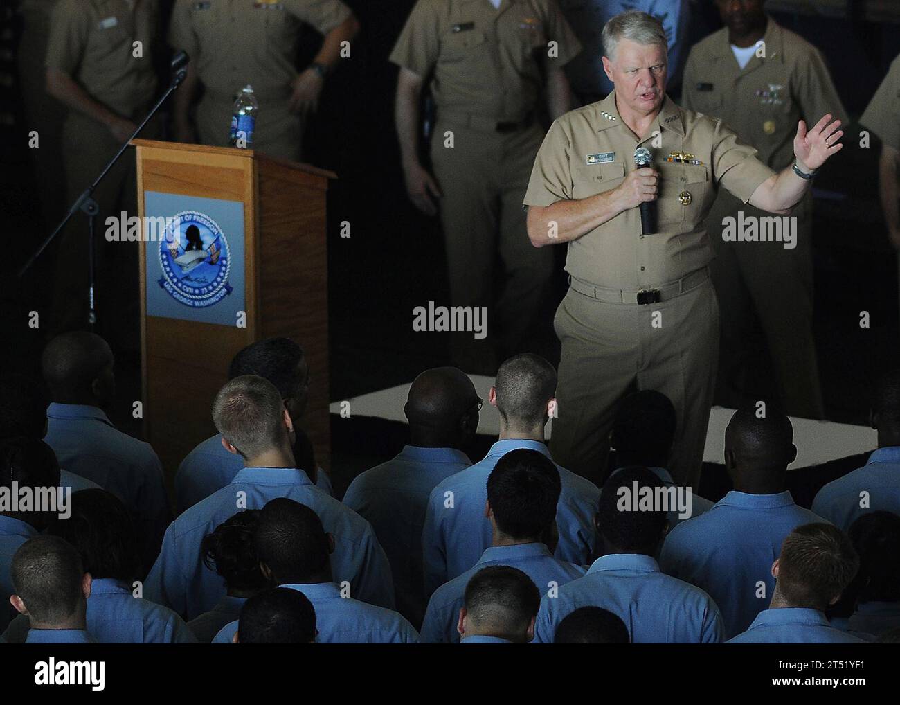0908194015L-155 PACIFIC OCEAN (Aug. 19, 2009) Chief of Naval Operations ...