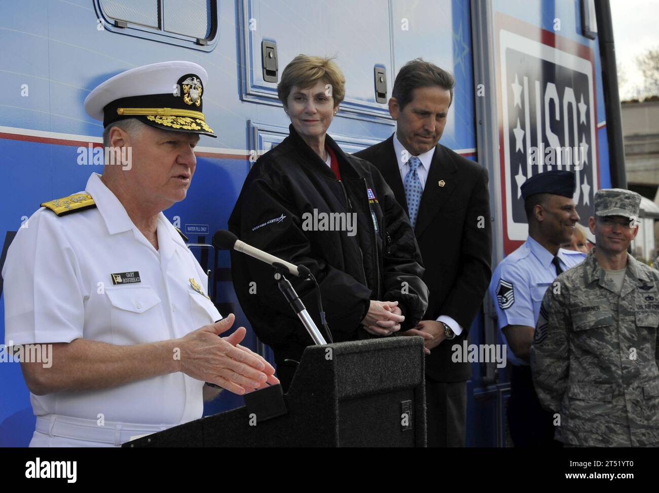 0904238273J-069 WASHINGTON (April 23, 2009) Chief of Naval Operations ...
