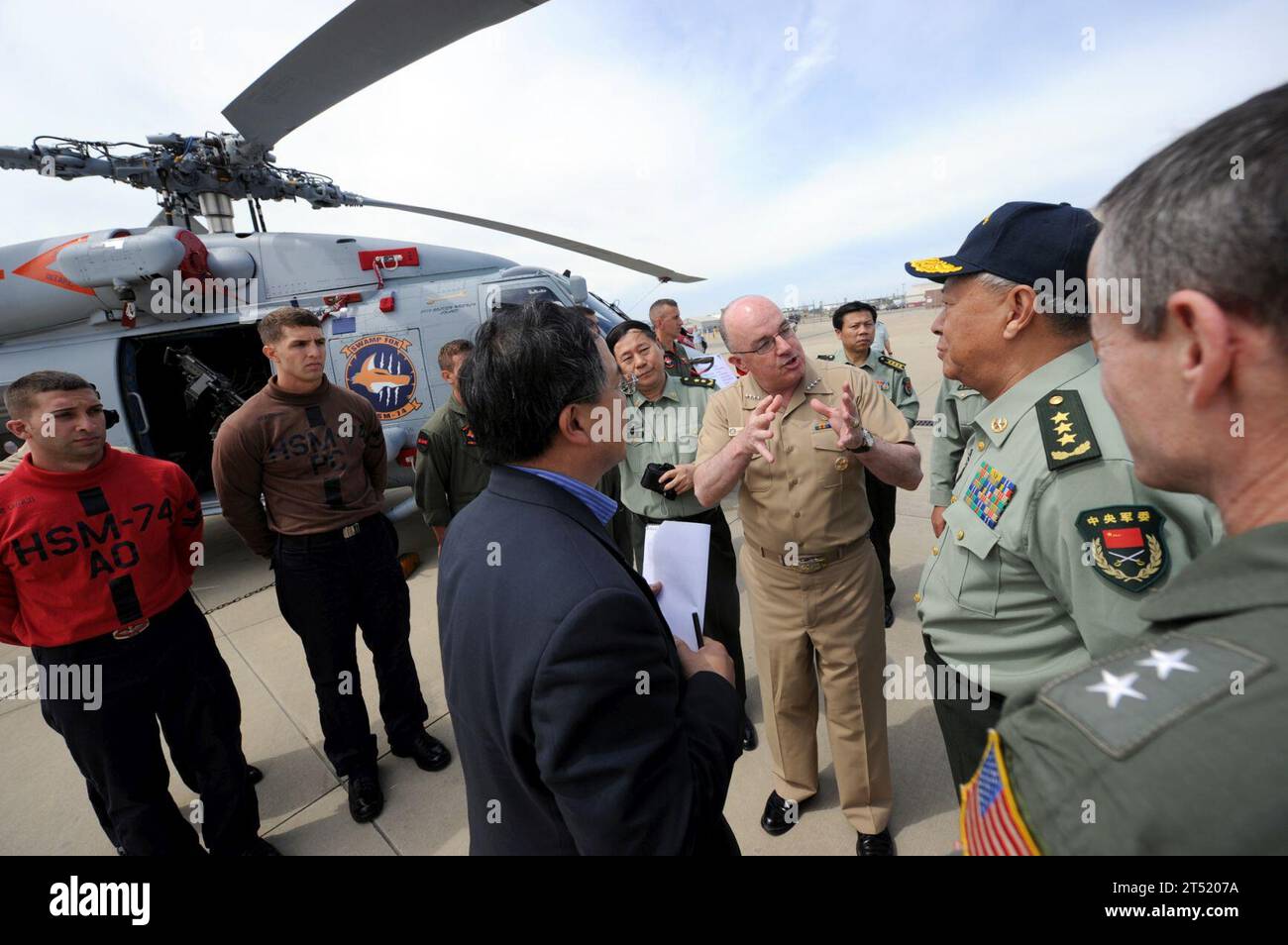 110519EF447-151 NORFOLK (May 19, 2011) Adm. John C. Harvey Jr., center ...