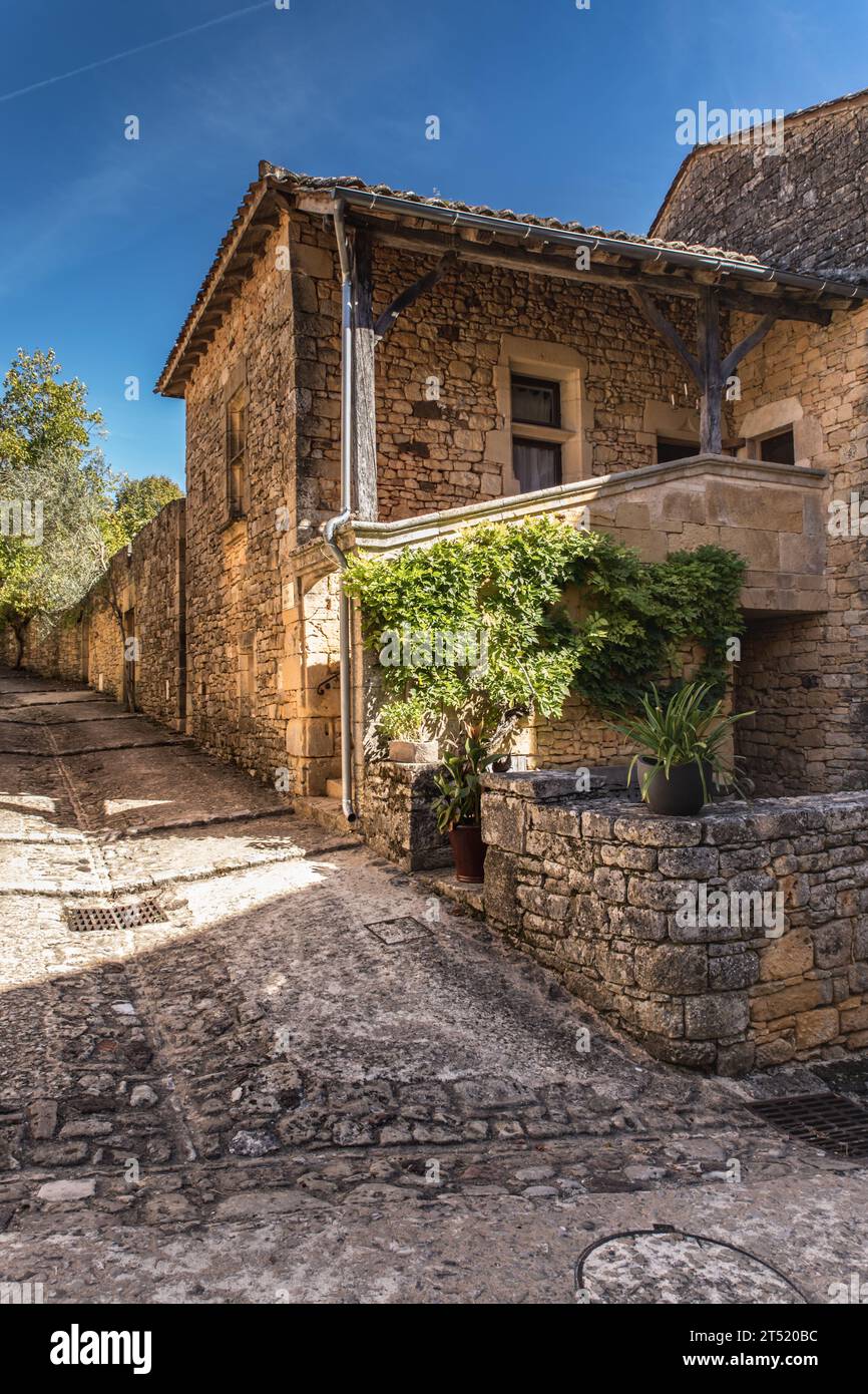 Ruelle pittoresque hi-res stock photography and images - Alamy