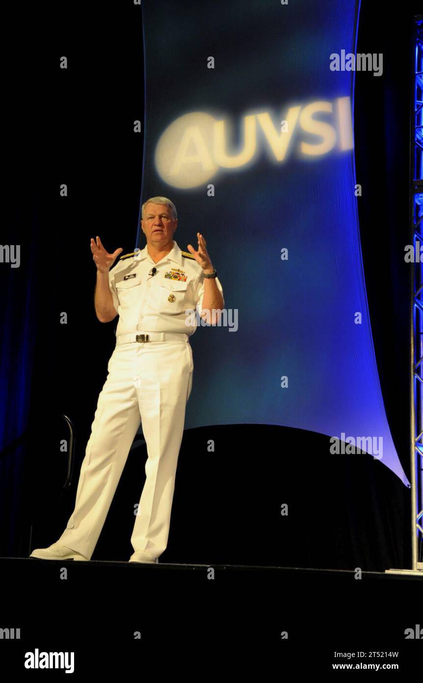 1008253548M-087 DENVER (Aug. 25, 2010) Chief of Naval Operations (CNO ...