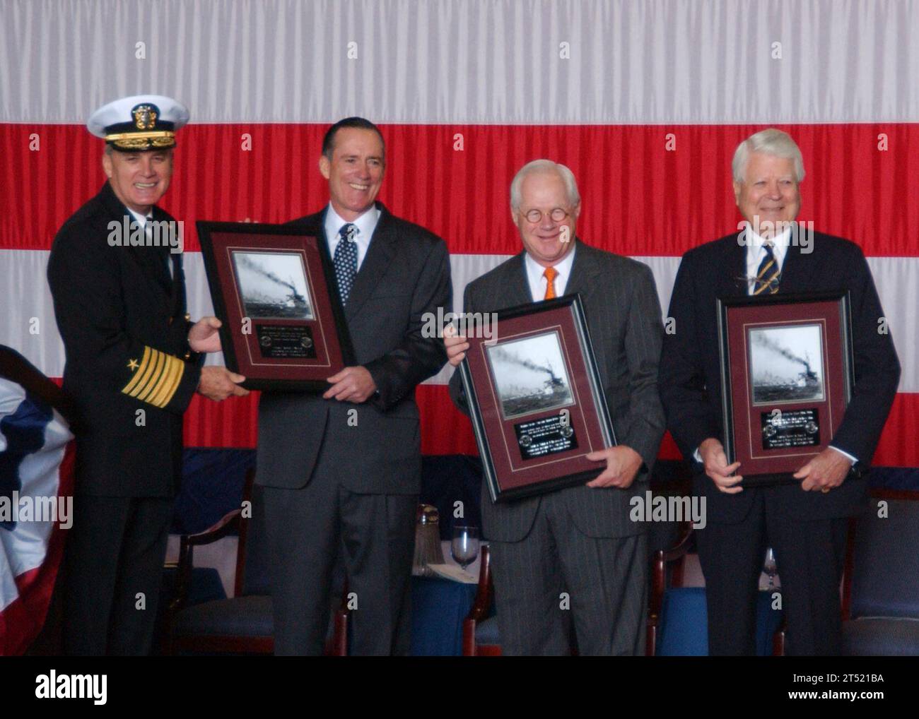 0610319362D-010 Norfolk, Va. (Oct. 31, 2006) Р Adm. John B. Nathman ...