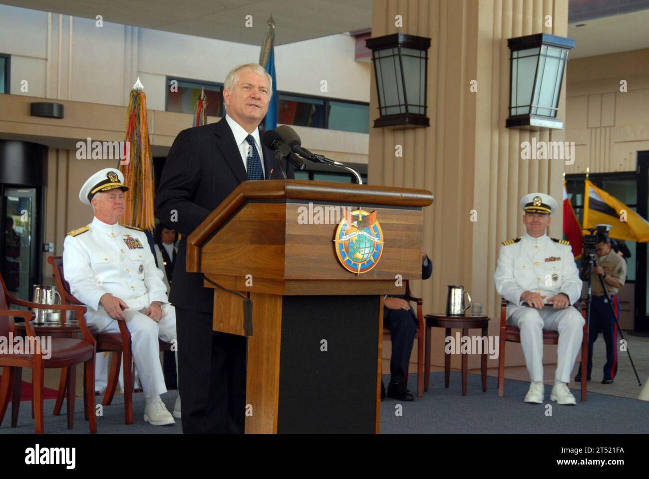 Dr robert m gates hi-res stock photography and images - Alamy Dr robert m gates hi-res stock photography and images - Alamy
