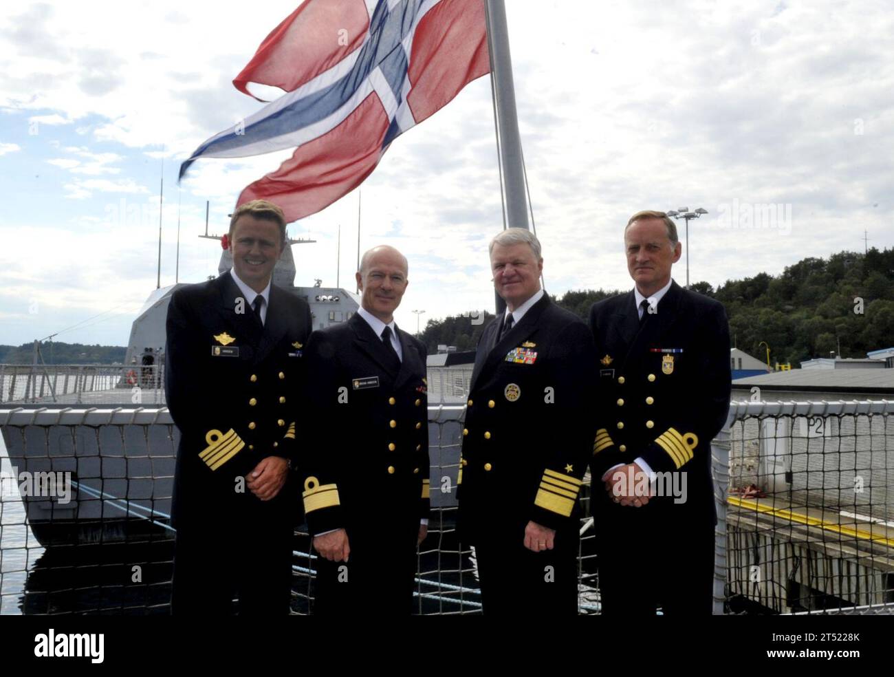 1008168273J-095 BERGEN, Norway (Aug. 16, 2010) Chief of Naval ...