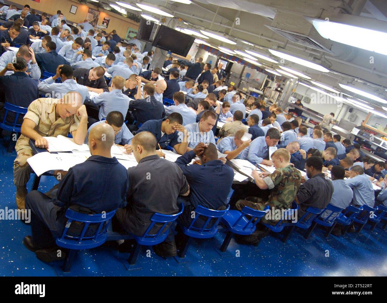 0809182179W-015 PERSIAN GULF (Sept. 18, 2008) Sailors take the Navy ...