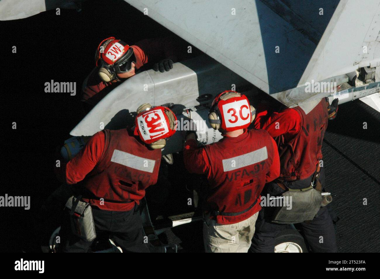 0912073327M-120 NORTH ARABIAN SEA (Dec. 7, 2009) Sailors load ordnance ...