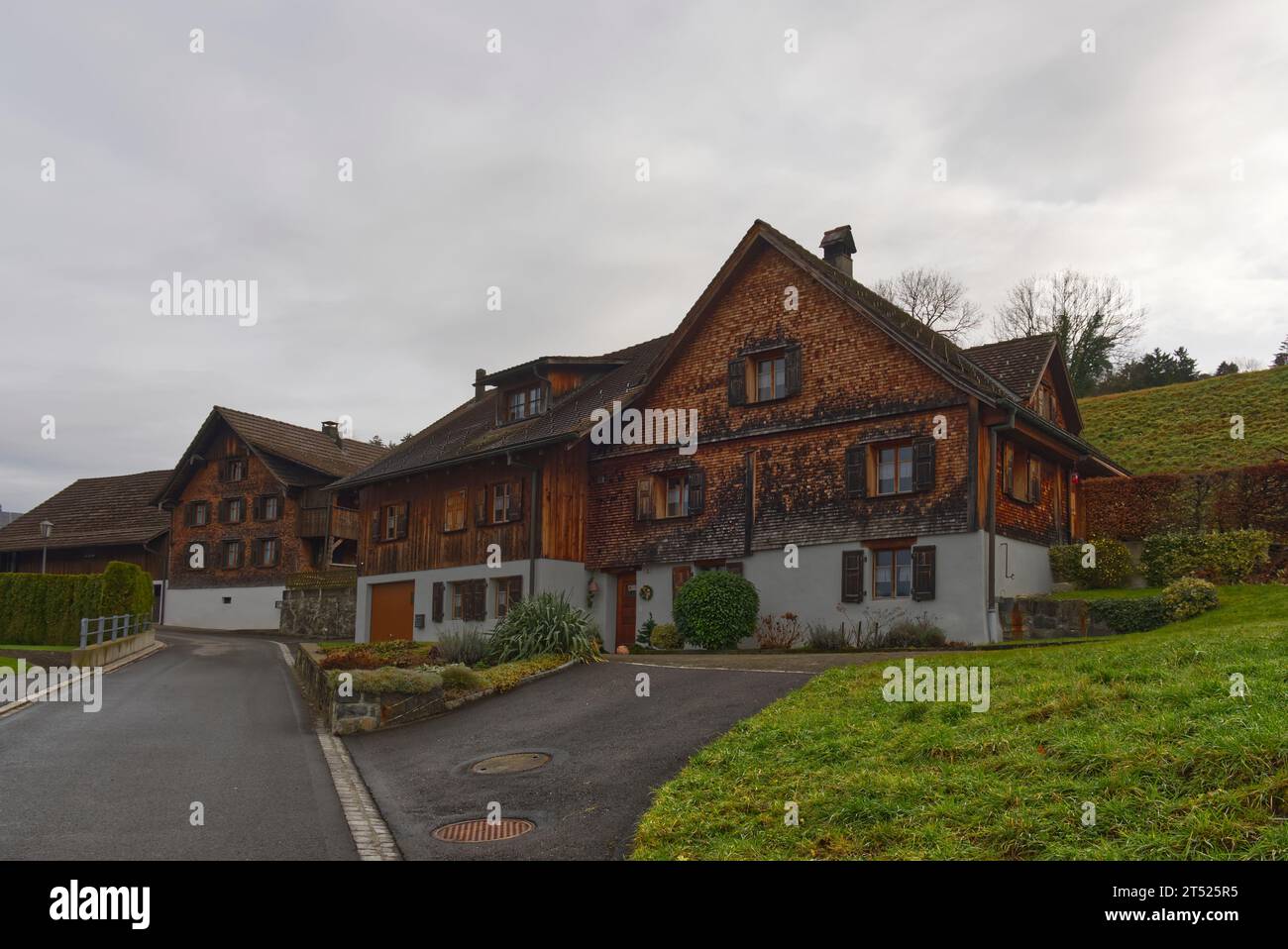 typical Bavarian houses in the Austrian Alps Stock Photo - Alamy