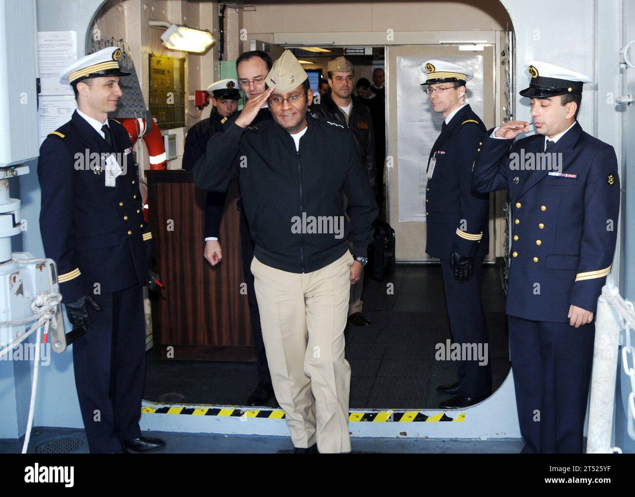 0901292248M-046 NORFOLK (Jan. 29) French sailors aboard the French Navy ...