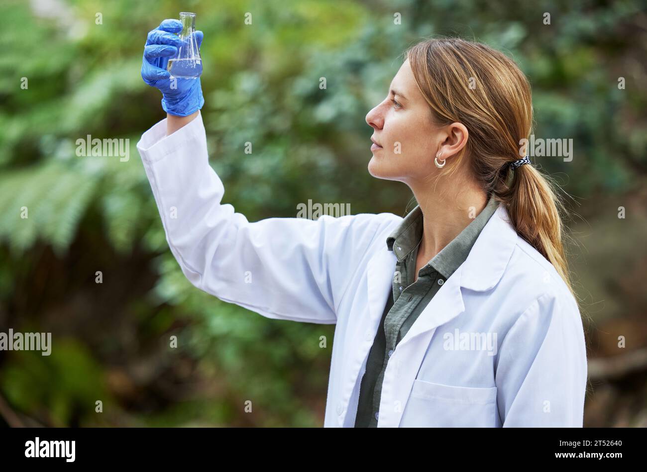 Female climate scientist hi-res stock photography and images - Alamy