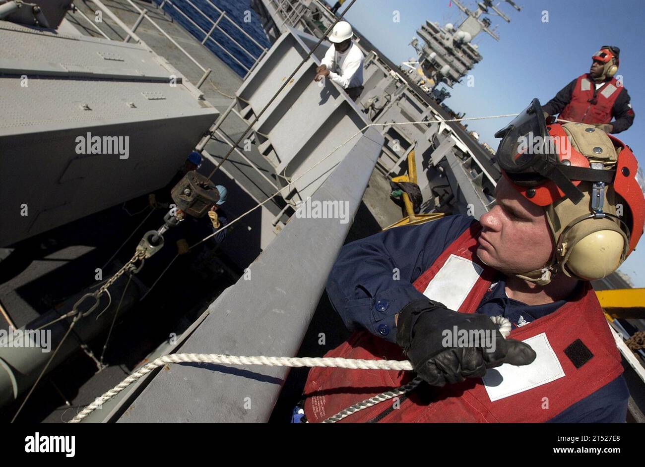 0611307130B-156 Pacific Ocean (Nov. 30, 2006) Р High in the catwalk ...