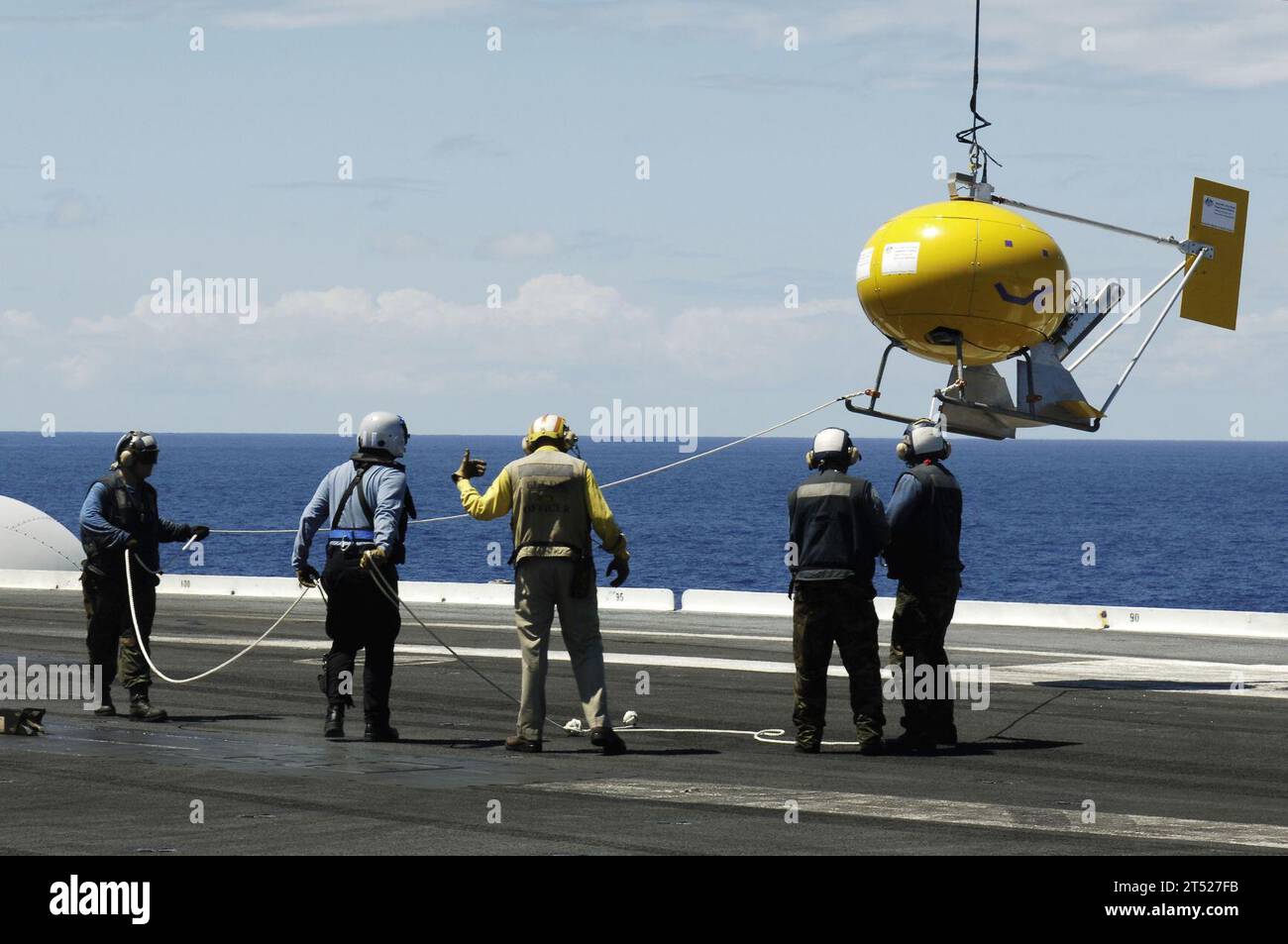 0807137883G-038 PACIFIC OCEAN (July 13, 2008) Sailors place a MK-53 ...