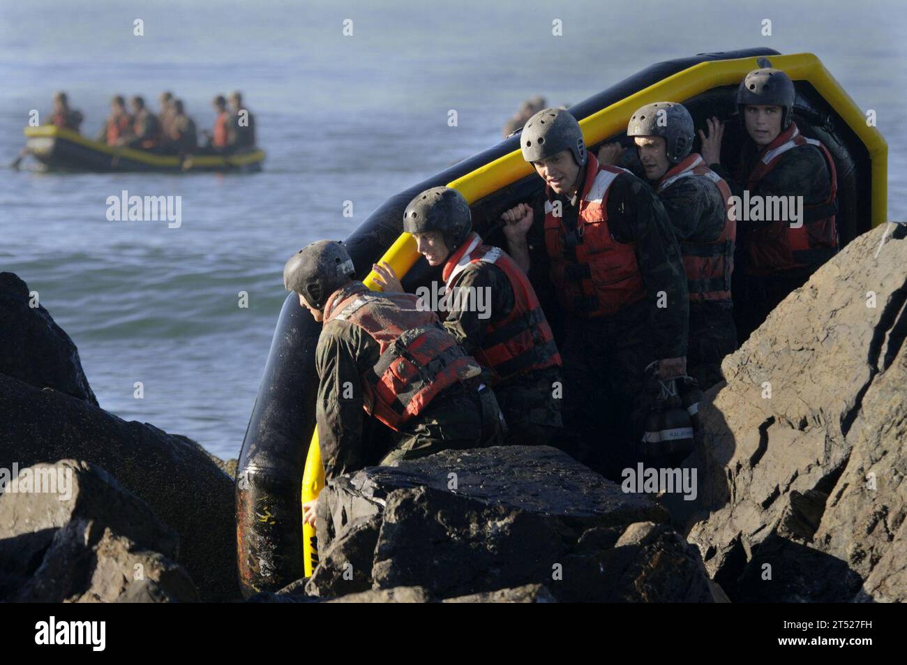 1011027883G-133 CORONADO, Calif. (Nov. 2, 2010) Students from Basic ...