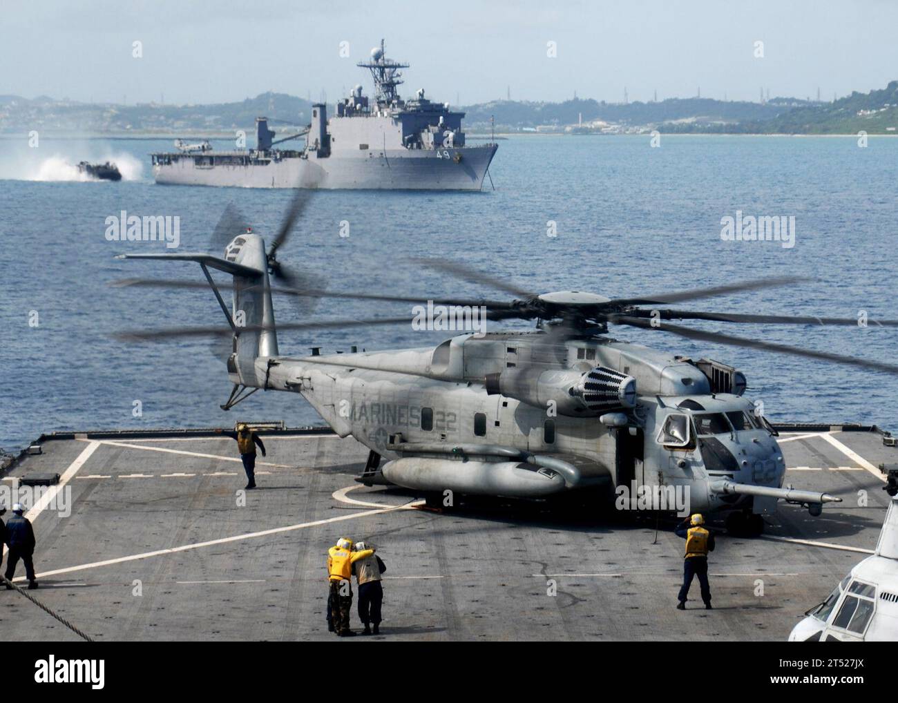 0909306692A-072 PACIFIC OCEAN (Sept. 30, 2009) Sailors aboard the ...