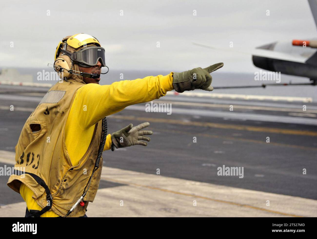 air department personnel, aircraft carrier, Carrier Air Wing 17 ...