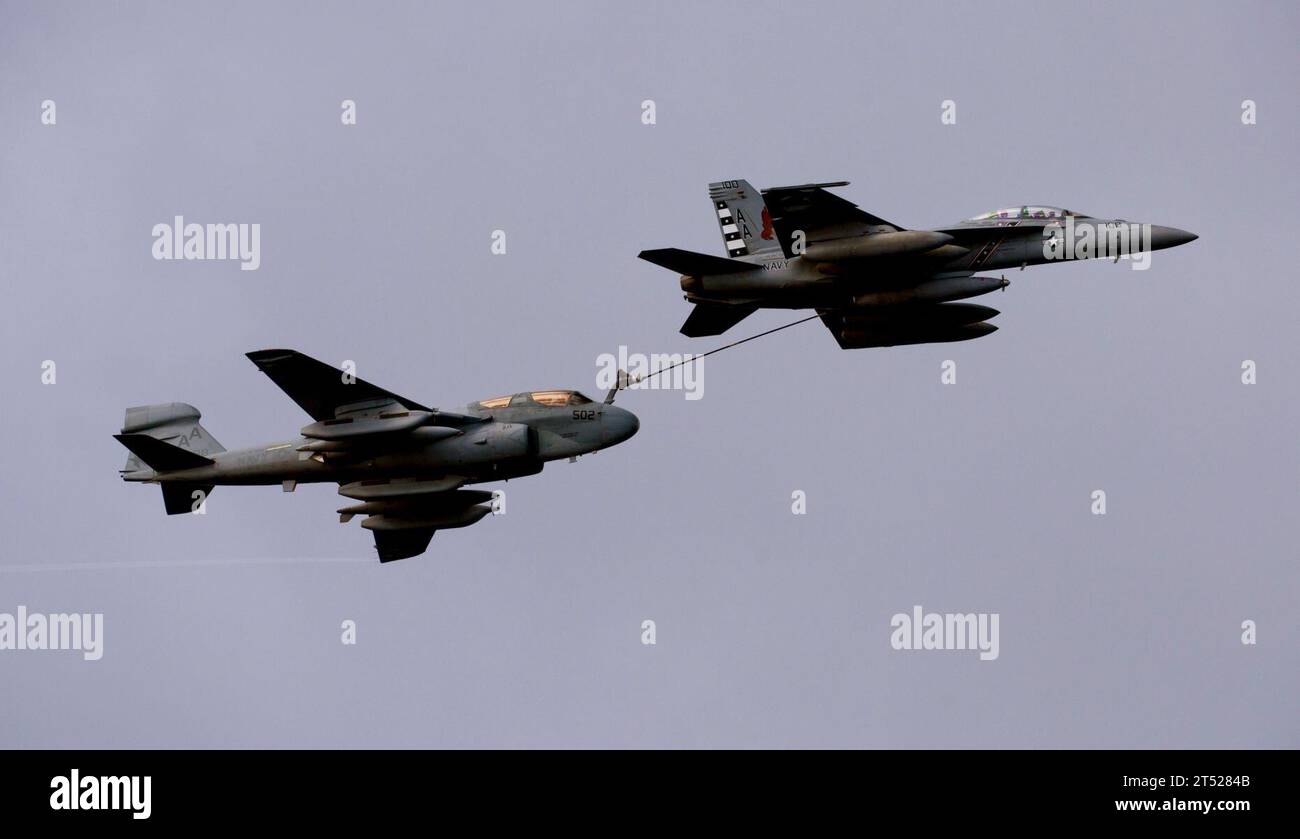 134 air refueling wing hi-res stock photography and images - Alamy