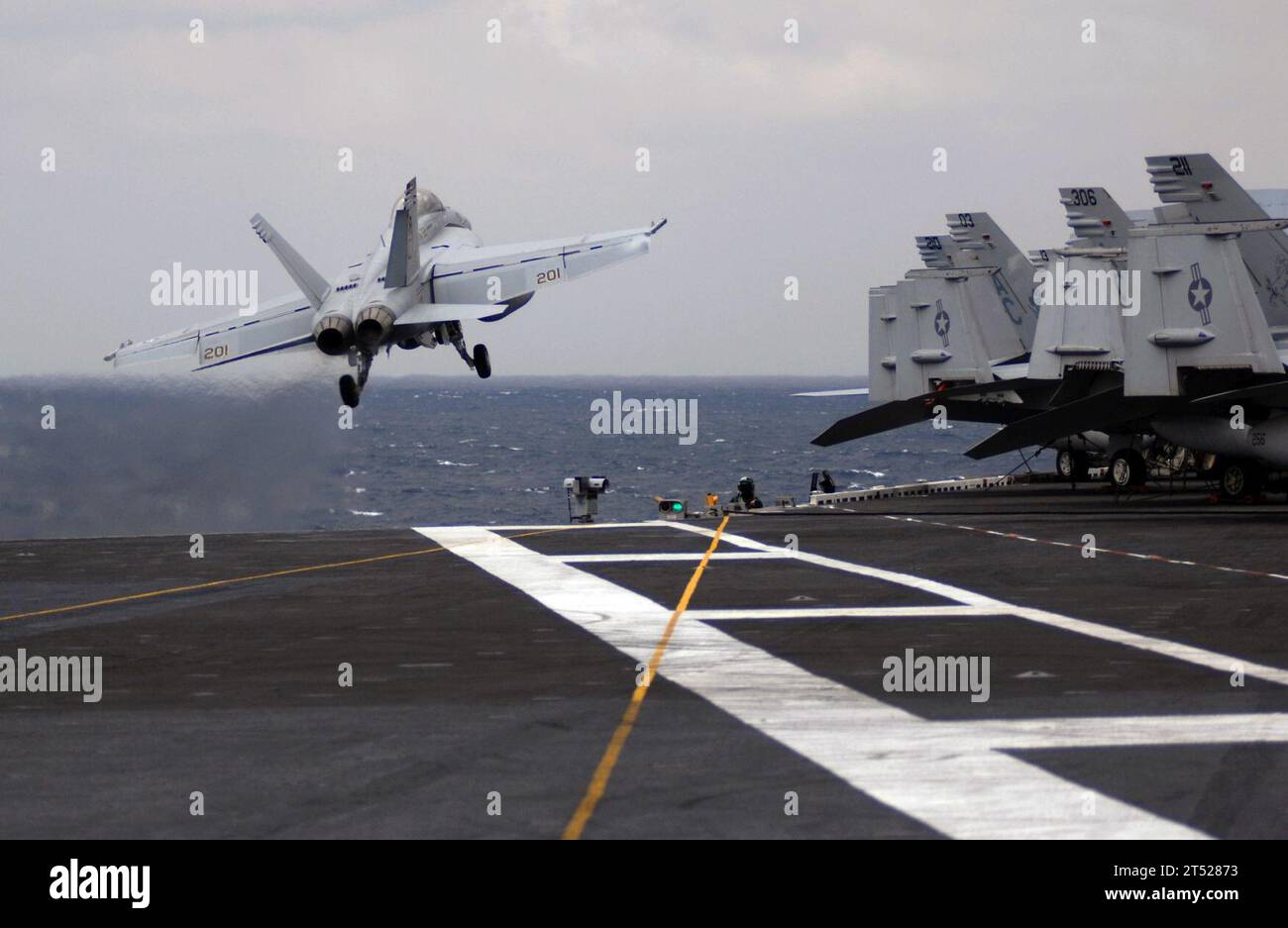 0711178923M-202 MEDITERRANEAN SEA (Nov. 17, 2007) An F/A-18F Super ...