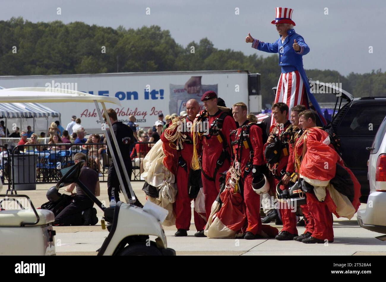 0709096676S-773 VIRGINIA BEACH, Va. (Sept. 9, 2007) - The British Red ...