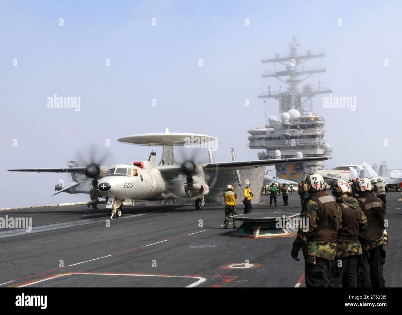110302SG869-005 PACIFIC OCEAN (March 2, 2011) An E-2C Hawkeye assigned ...