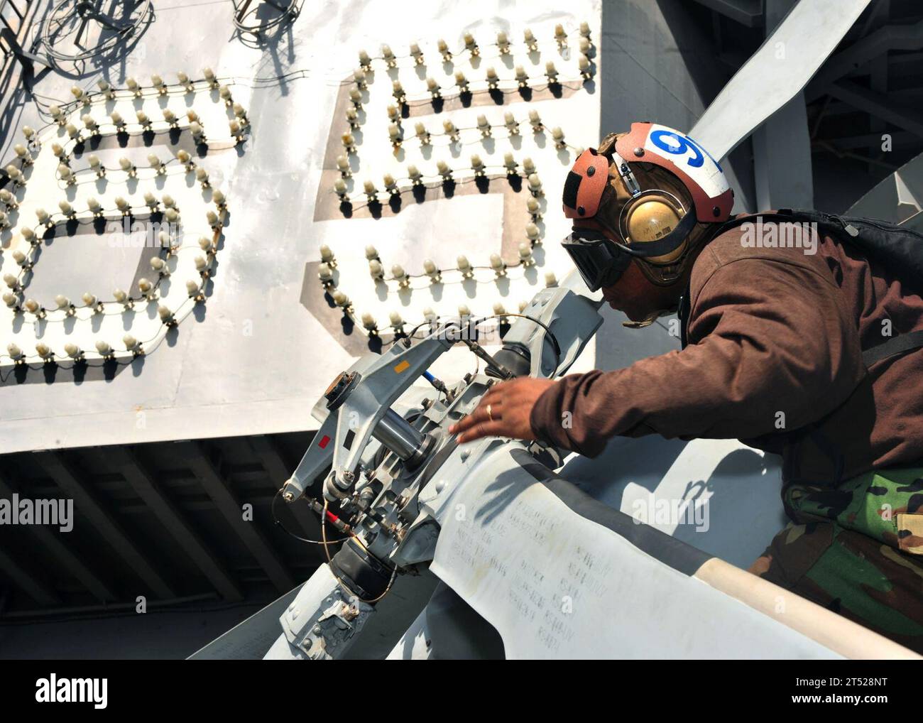 aircraft carrier USS Enterprise (CVN 65), dragonslayers, helicopter ...