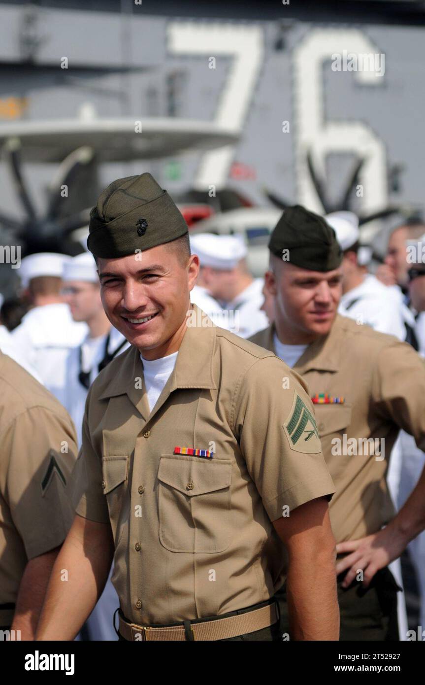 aircraft carrier USS Ronald Reagan (CVN 76), navy, people, Rim of the ...