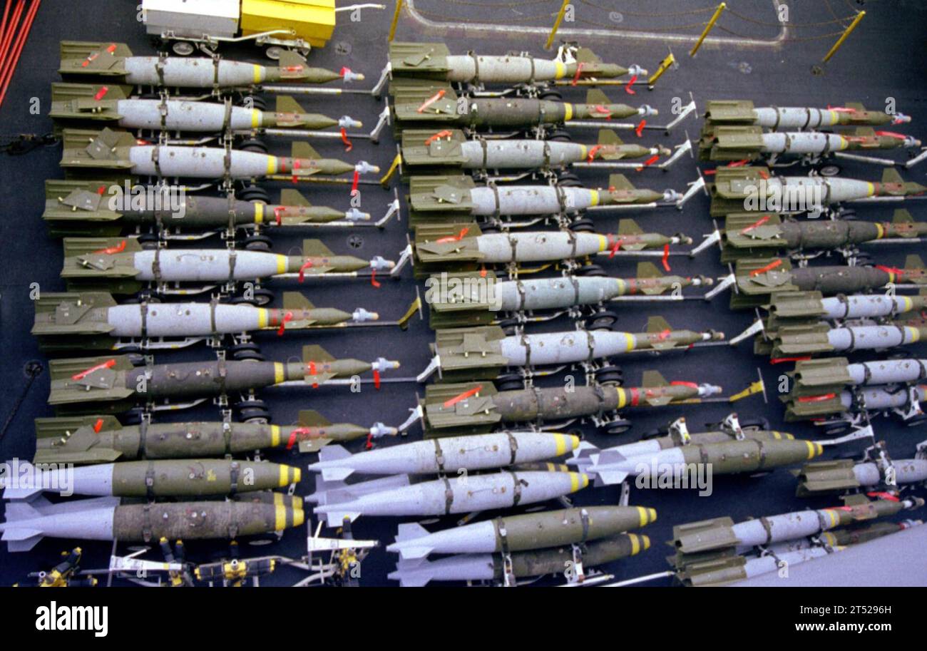 Air strikes yugoslavia hi-res stock photography and images - Alamy