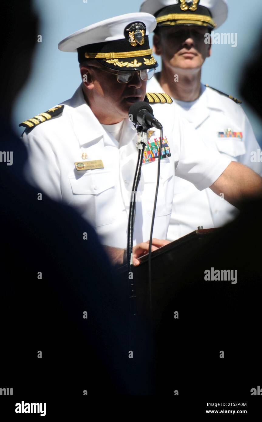 1006229132C-016 PACIFIC OCEAN (June 22, 2010) Capt. Kenneth J. Norton ...