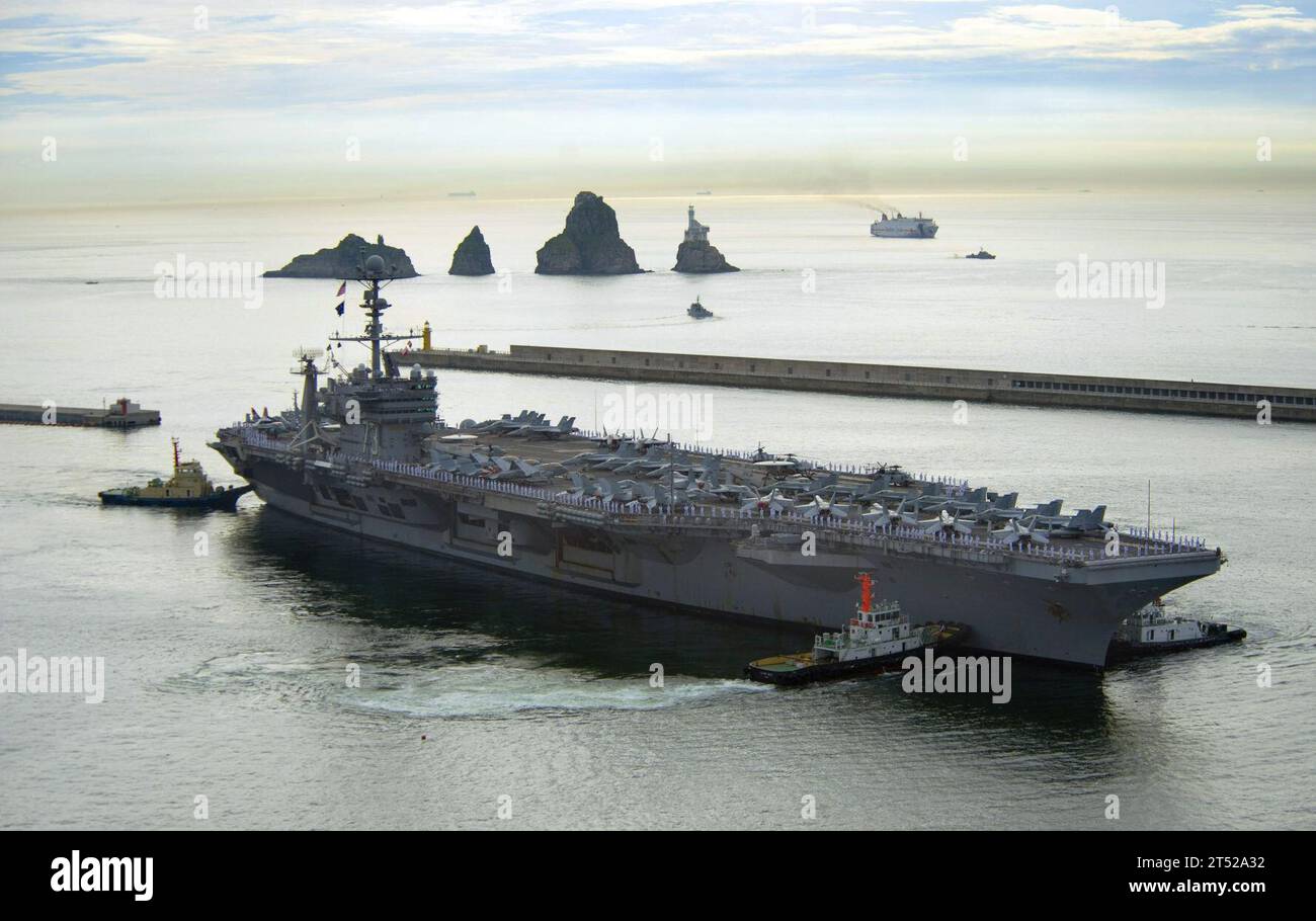 Uss invincible hi-res stock photography and images - Alamy