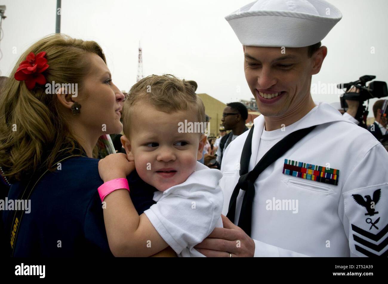 aircraft carrier, calif, family, Homecoming, Naval Base Coronado ...