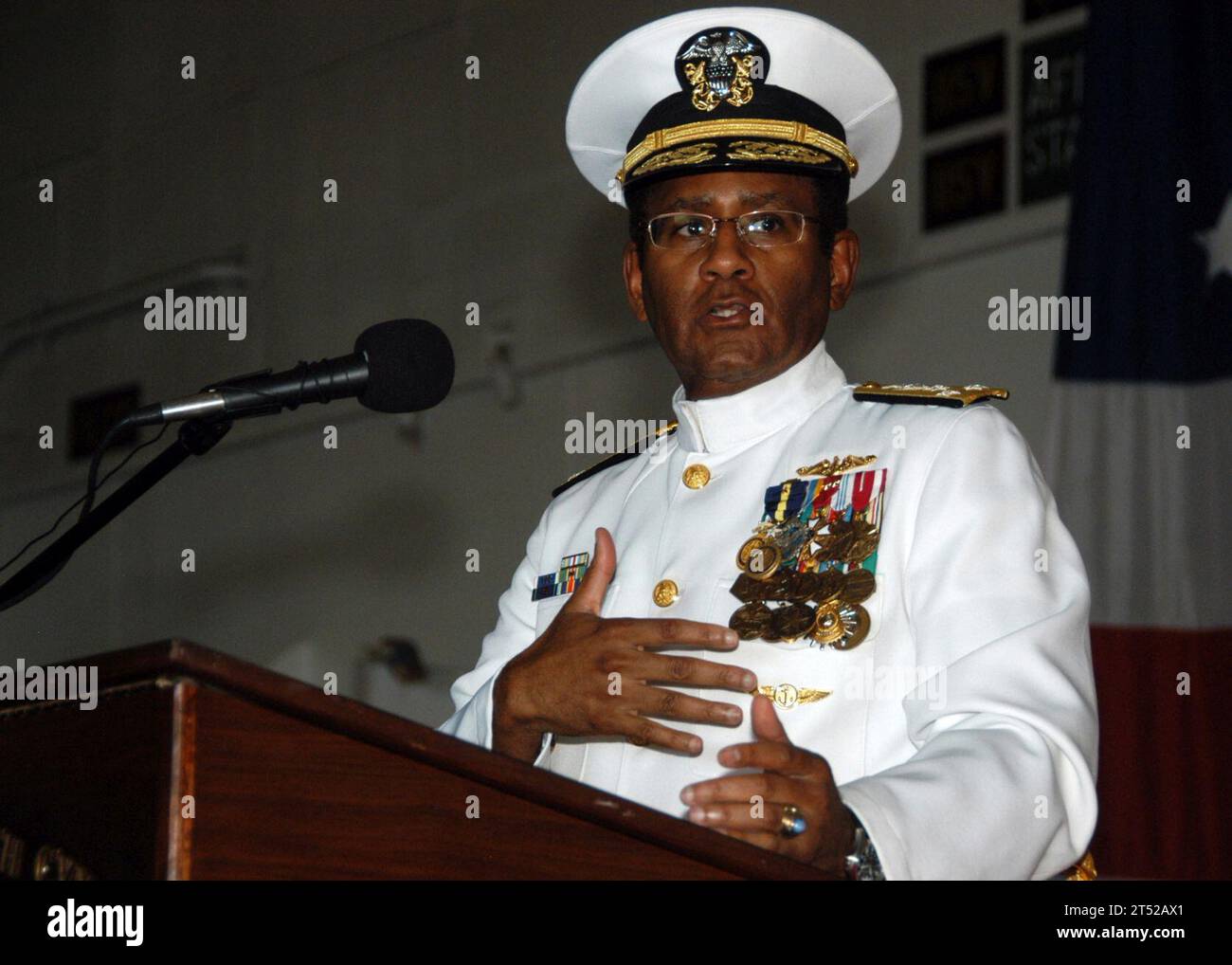 1008126764G-169 NORFOLK (Aug. 12, 2010) Vice Adm. Mel Williams Jr ...