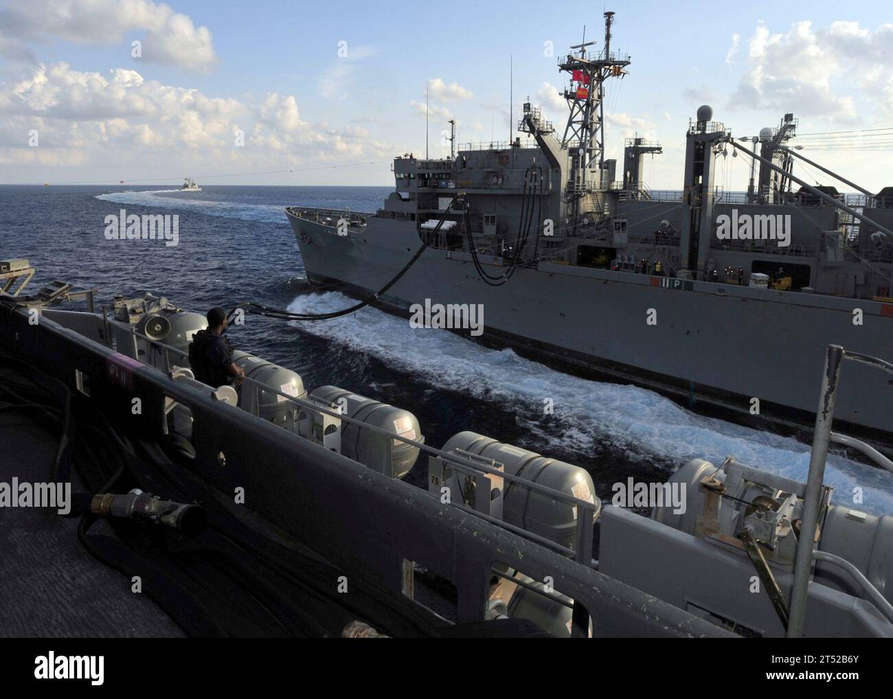 Uss enterprise conducts underway replenishment hi-res stock photography ...