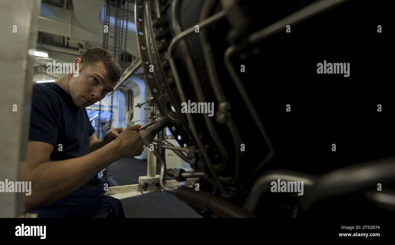 111008TU221-398 PACIFIC OCEAN (Oct. 8, 2011) Airman Stefhan Spaulding ...