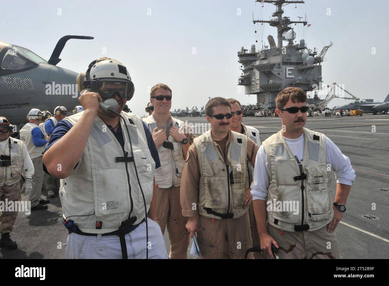 Landing signal officer platform hi-res stock photography and images - Alamy