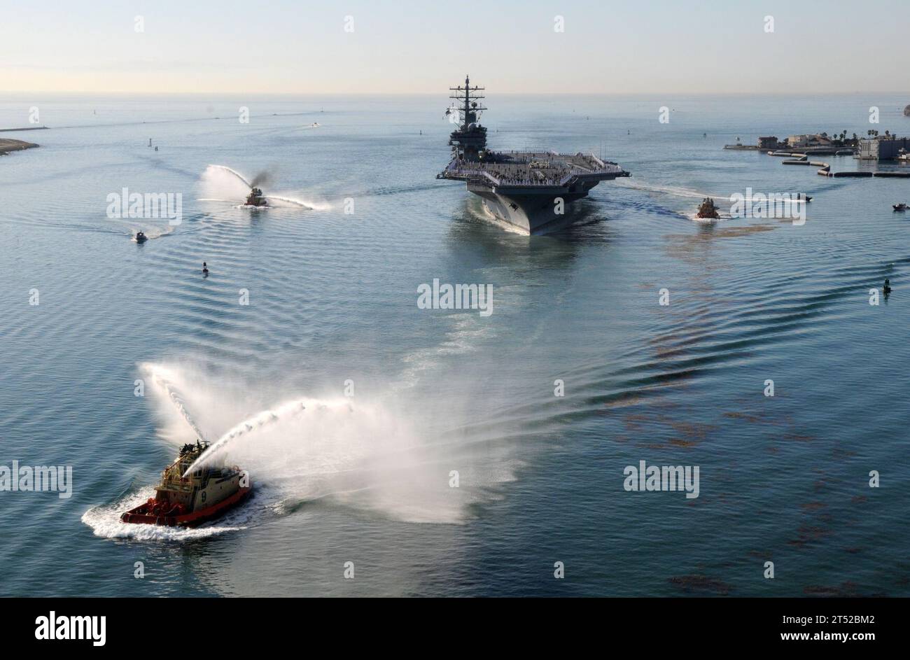 0910211635S-115 SAN DIEGO (Oct. 21, 2009) Sailors assigned to the ...