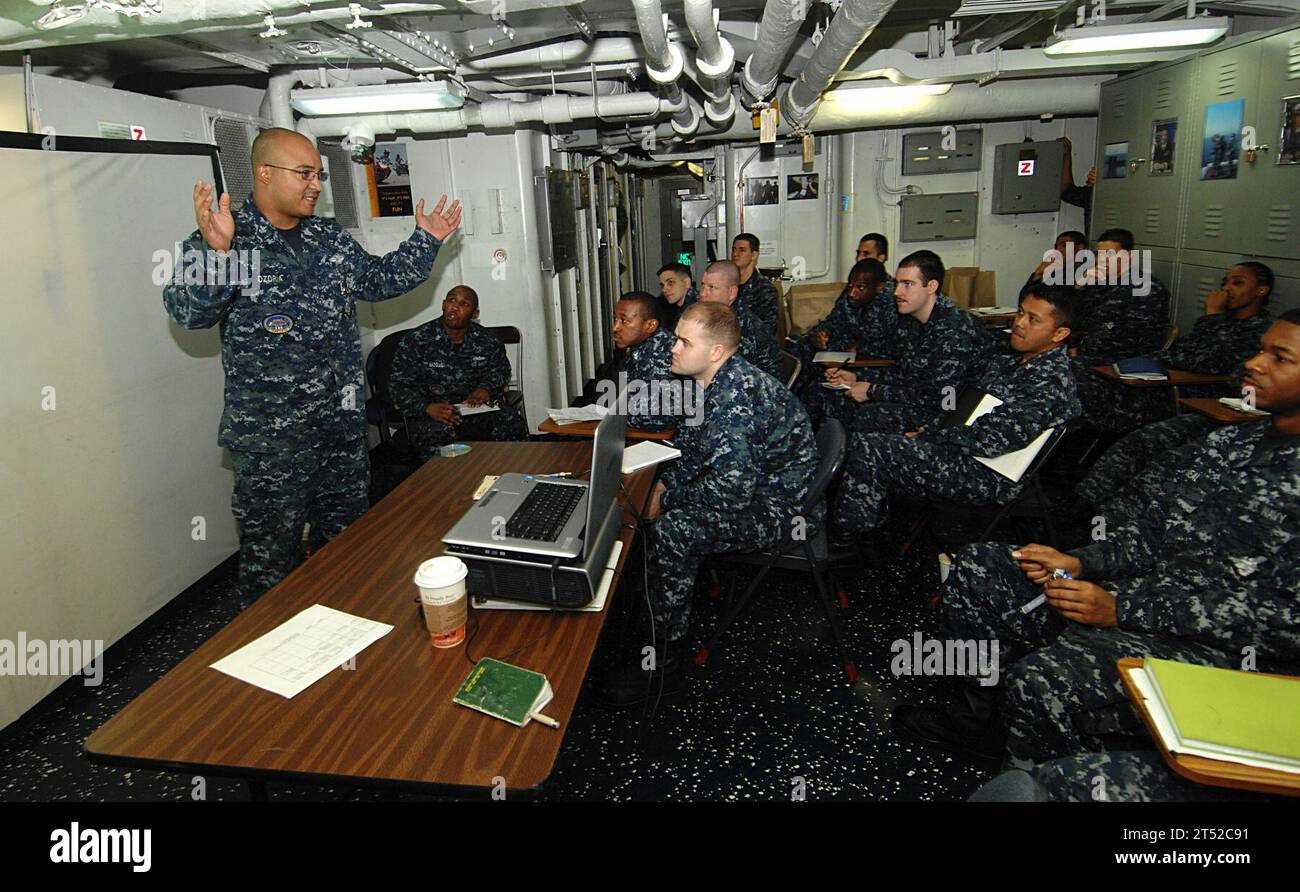 aircraft carrier, Electronic Attack Squadron 130, iHarry S. Truman ...