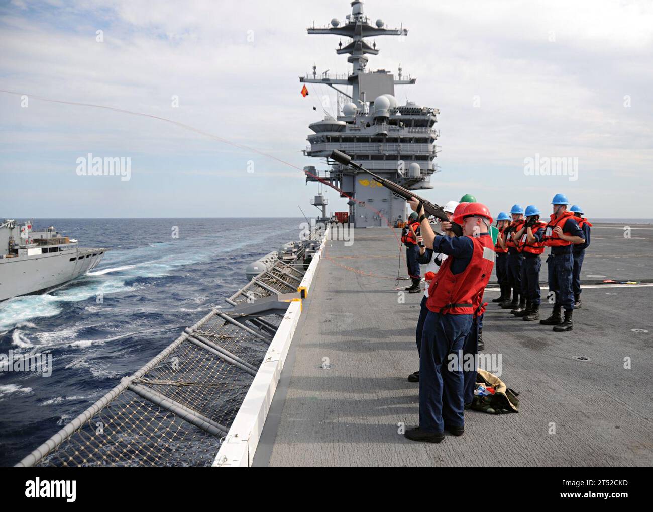 Usns arctic t aoe 5 hi-res stock photography and images - Alamy