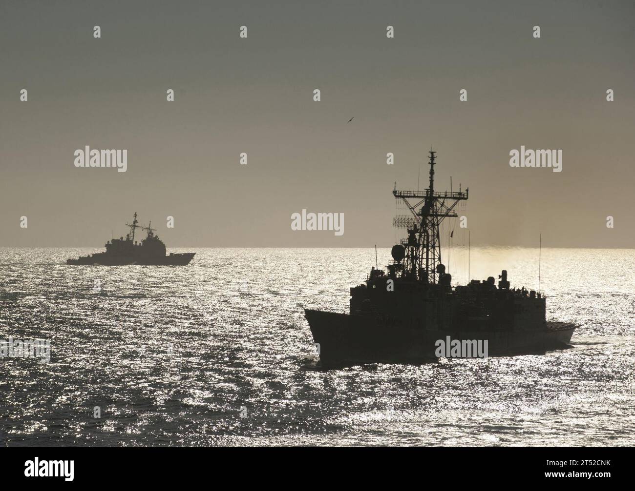 1012017981E-959 PACIFIC OCEAN (Dec. 8, 2010) The guided-missile frigate ...