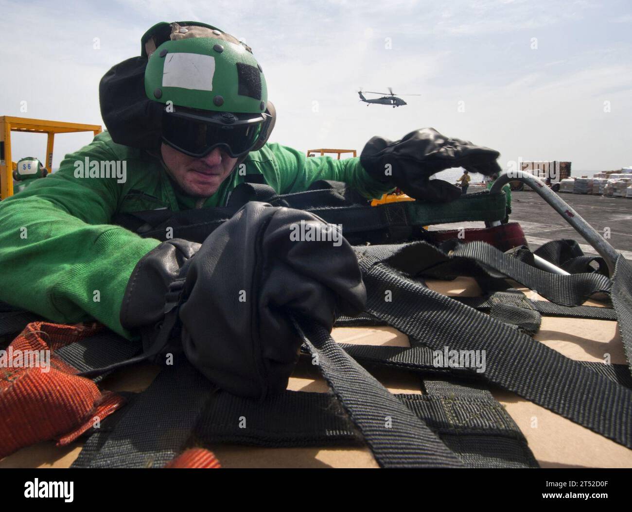 aircraft carrier, flight deck, Sailors, U.S. Navy, USS Carl Vinson (CVN ...