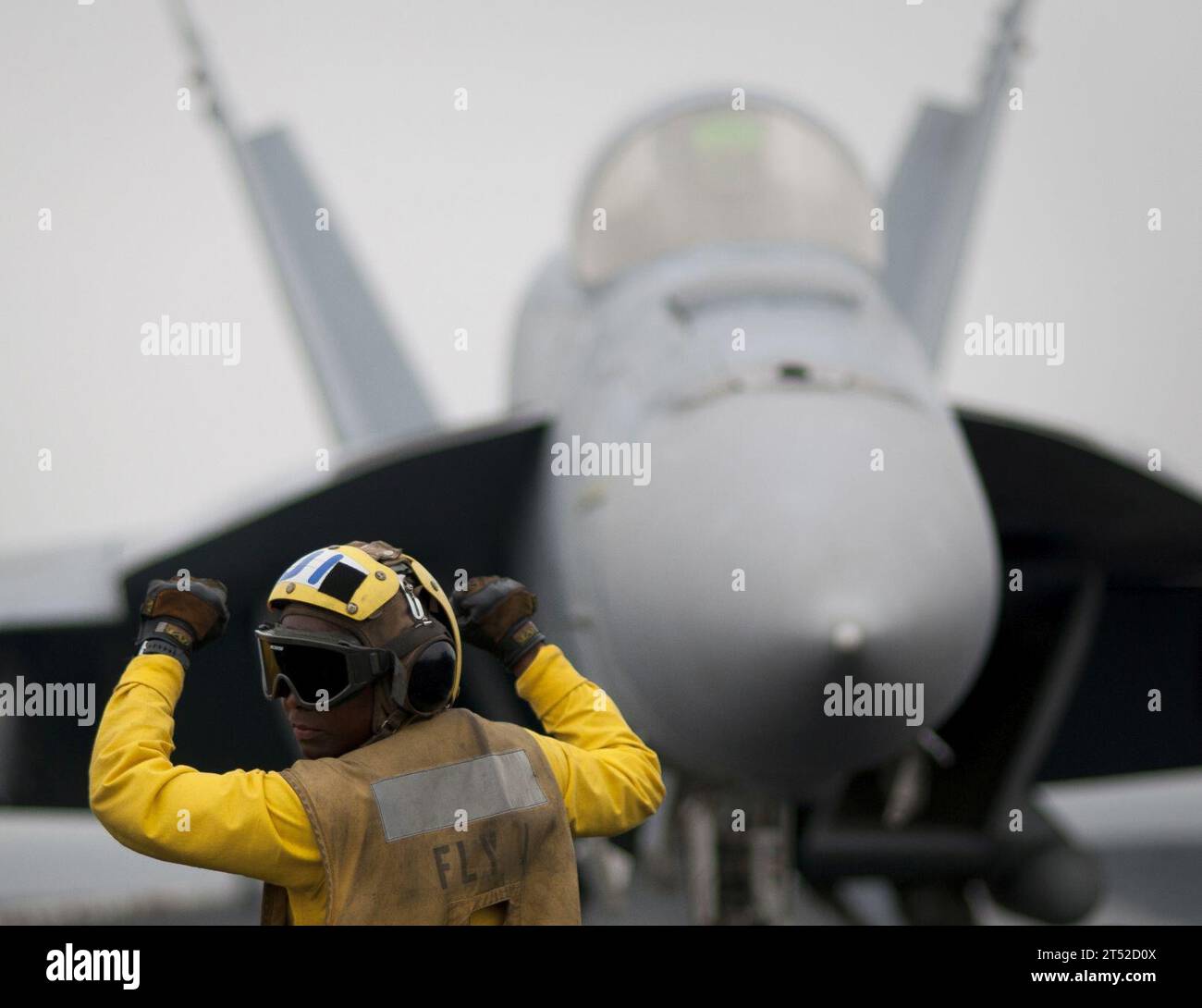 aircraft carrier, flight deck, Sailors, U.S. Navy, USS Carl Vinson (CVN ...