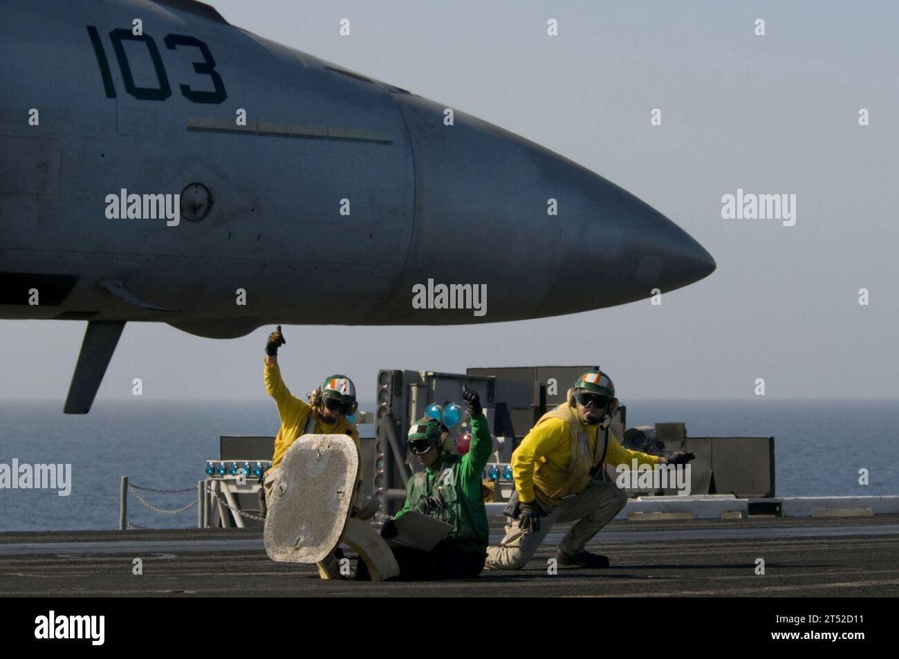 aircraft carrier, flight deck, Sailors, U.S. Navy, USS Carl Vinson (CVN ...