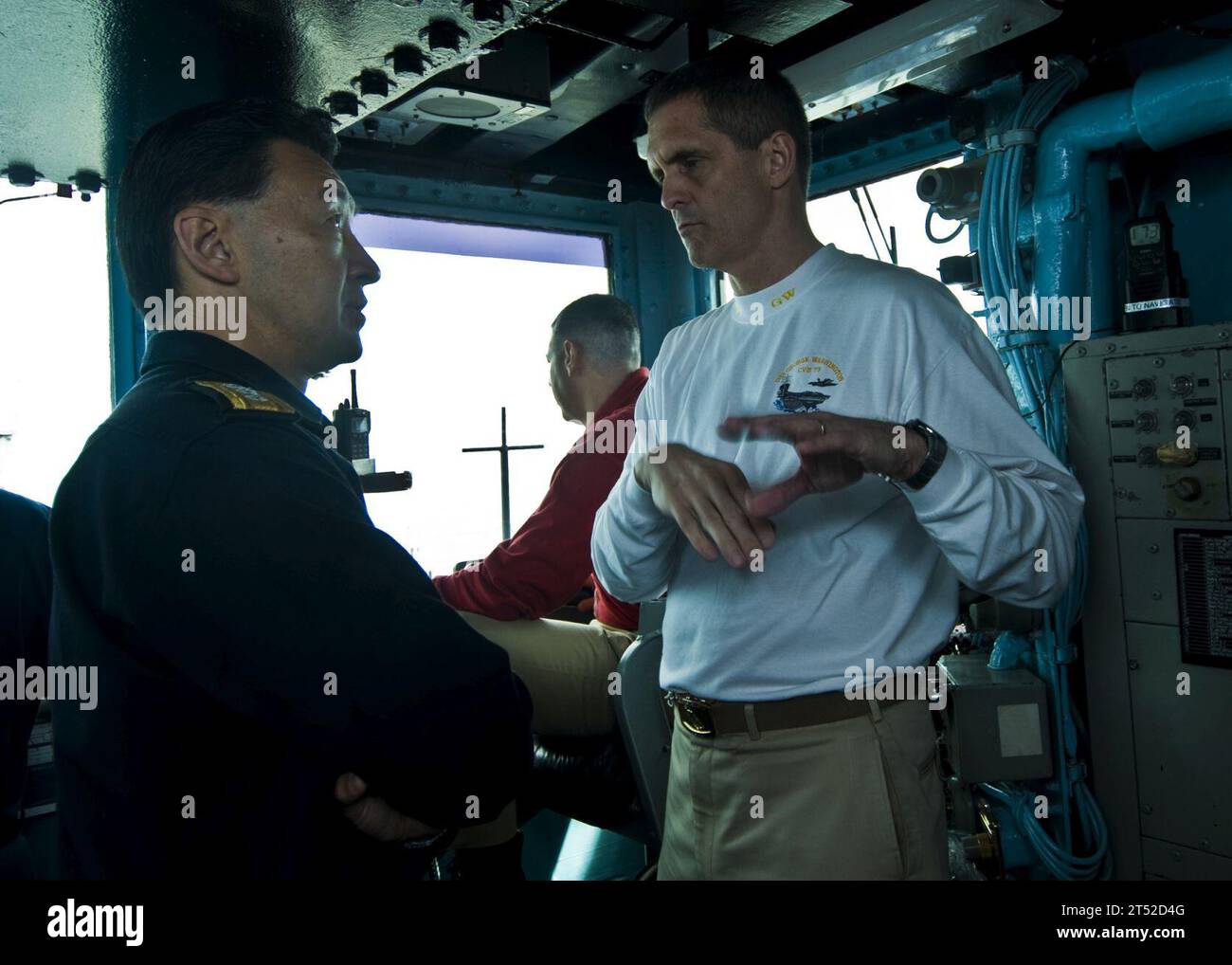 1006244830B-082 PACIFIC OCEAN (June 24, 2010) Capt. David Lausman ...