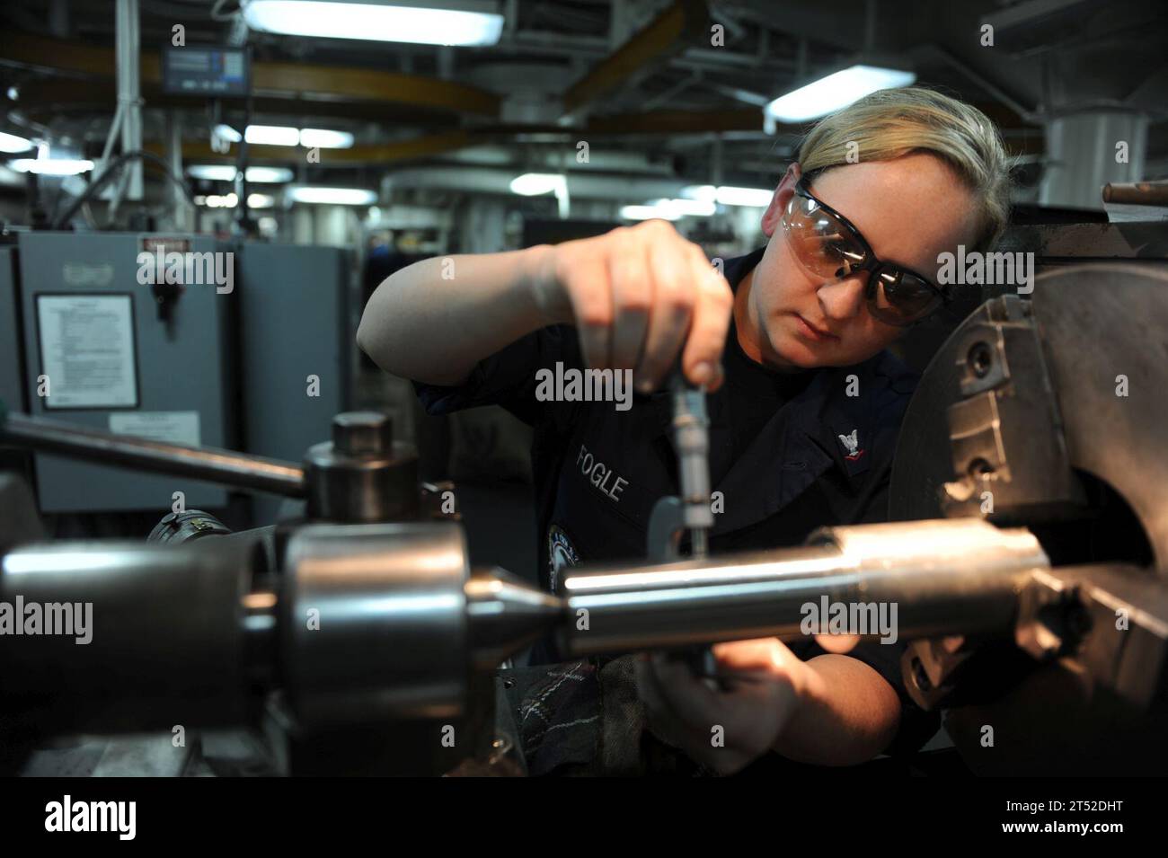 Navy repair shop hi-res stock photography and images - Alamy