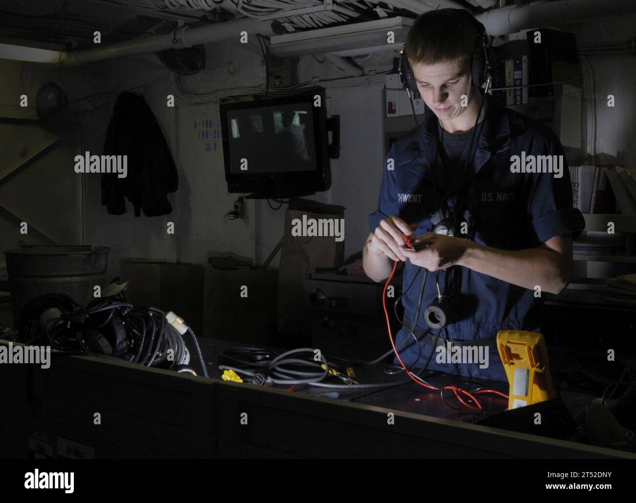 aircraft carrier, maintenance, people, U.S. Navy, USS Carl Vinson (CVN ...