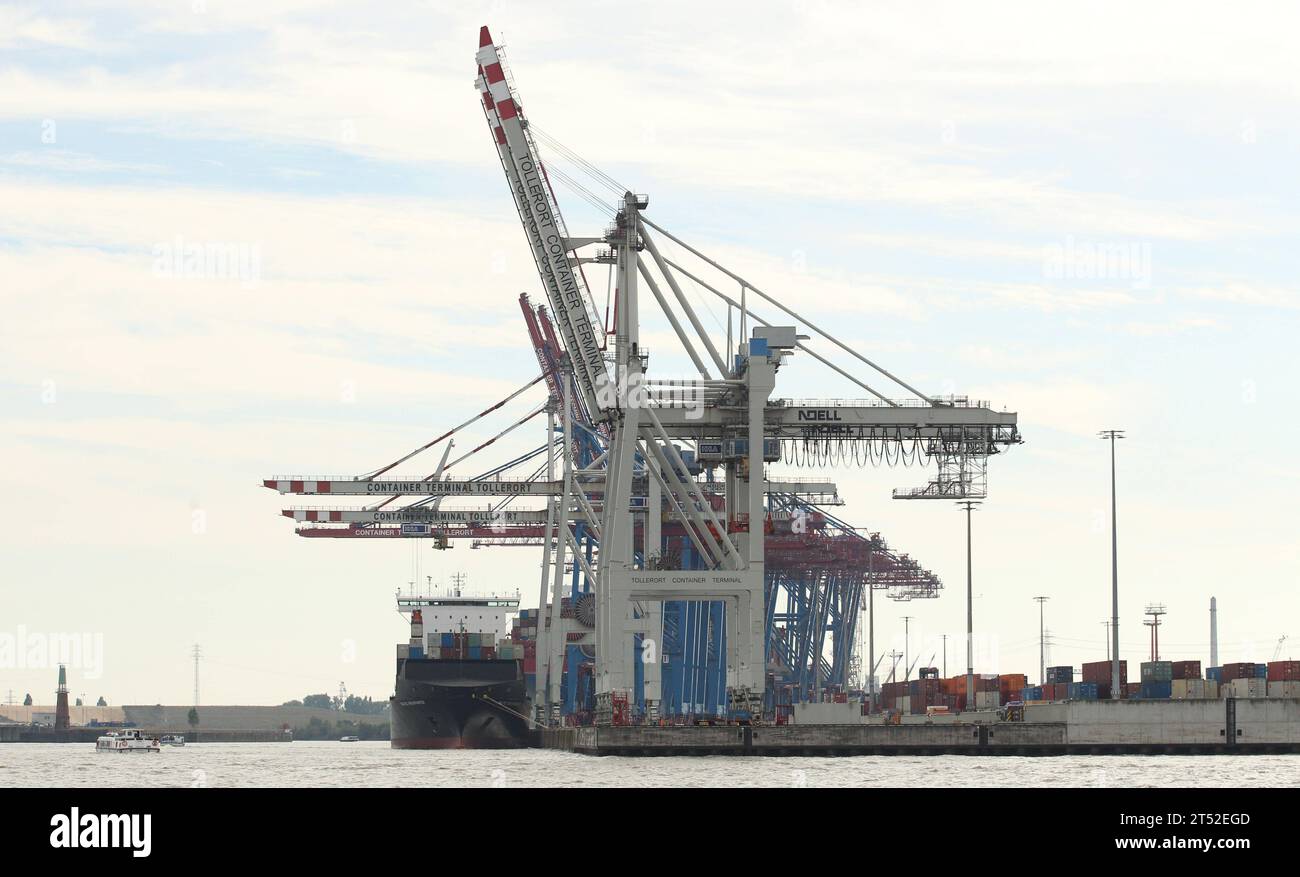 Der Containerterminal Tollerort CTT der Hamburger Hafen und Logistik AG ...